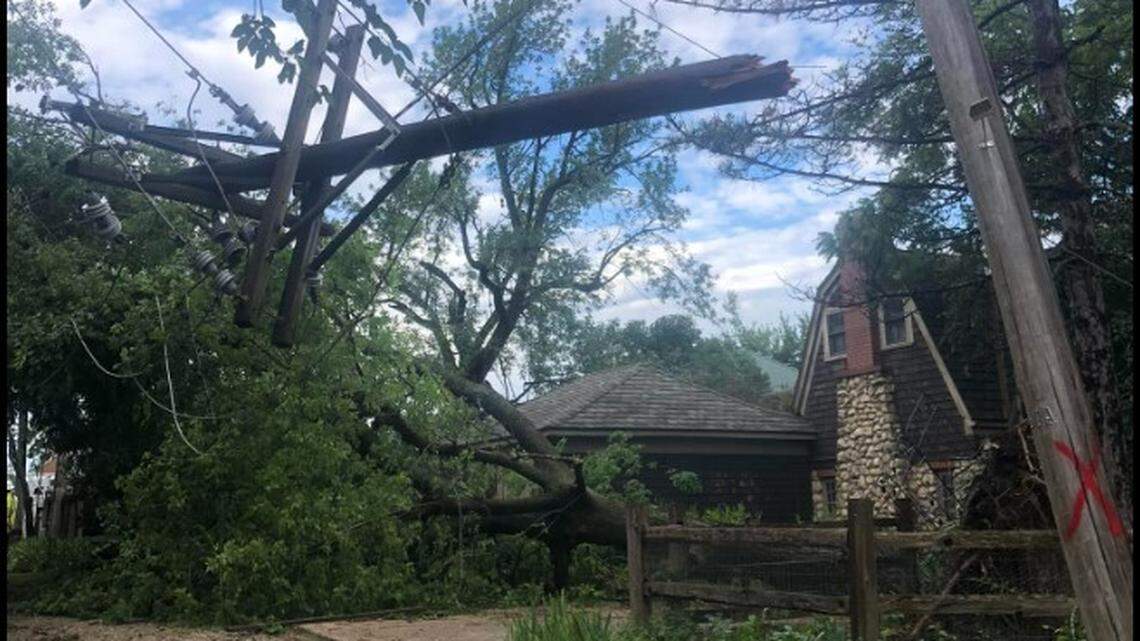 Over 1,500 Winfield, KS residents without power after storm | Wichita Eagle