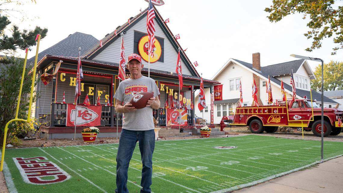Chiefs superfan shares his love of team with yard display | Wichita Eagle